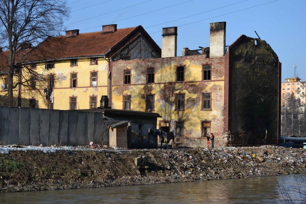 Na brehu rieky Slatiny, tam kde sa o poriadok stará len mútna voda